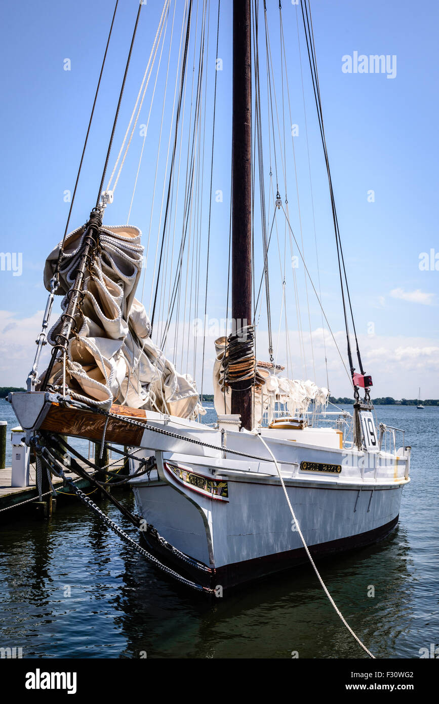 Skipjack Rosie Parks, Chesapeake Bay Maritime Museum, St. Michaels ...