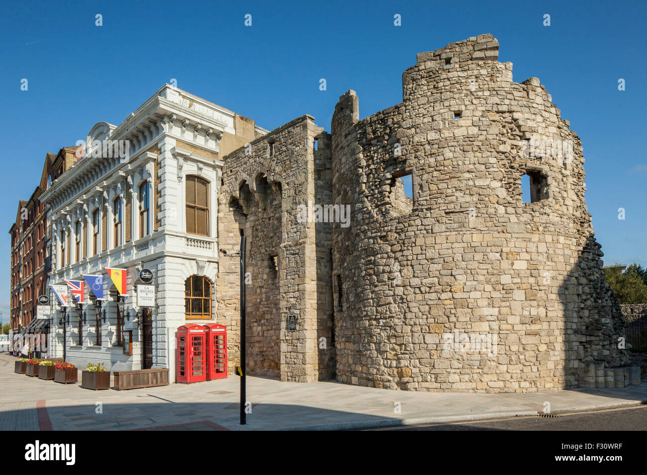 Medieval wall southampton hi-res stock photography and images - Alamy