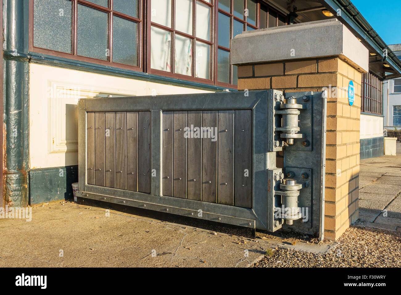 Flood defence hi-res stock photography and images - Alamy