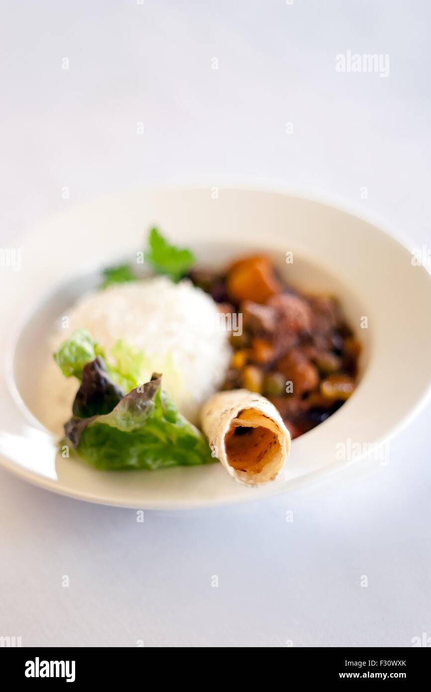 A bowl of Indian vegetable curry with rice and naan Stock Photo - Alamy
