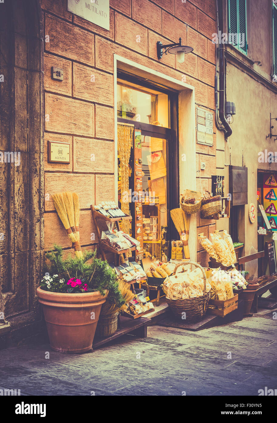 Pasta shop vintage hi-res stock photography and images - Alamy