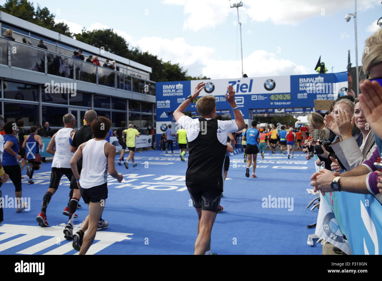Berlin, Germany. 27. September 2015, Runners of the Berlin Marathon ...
