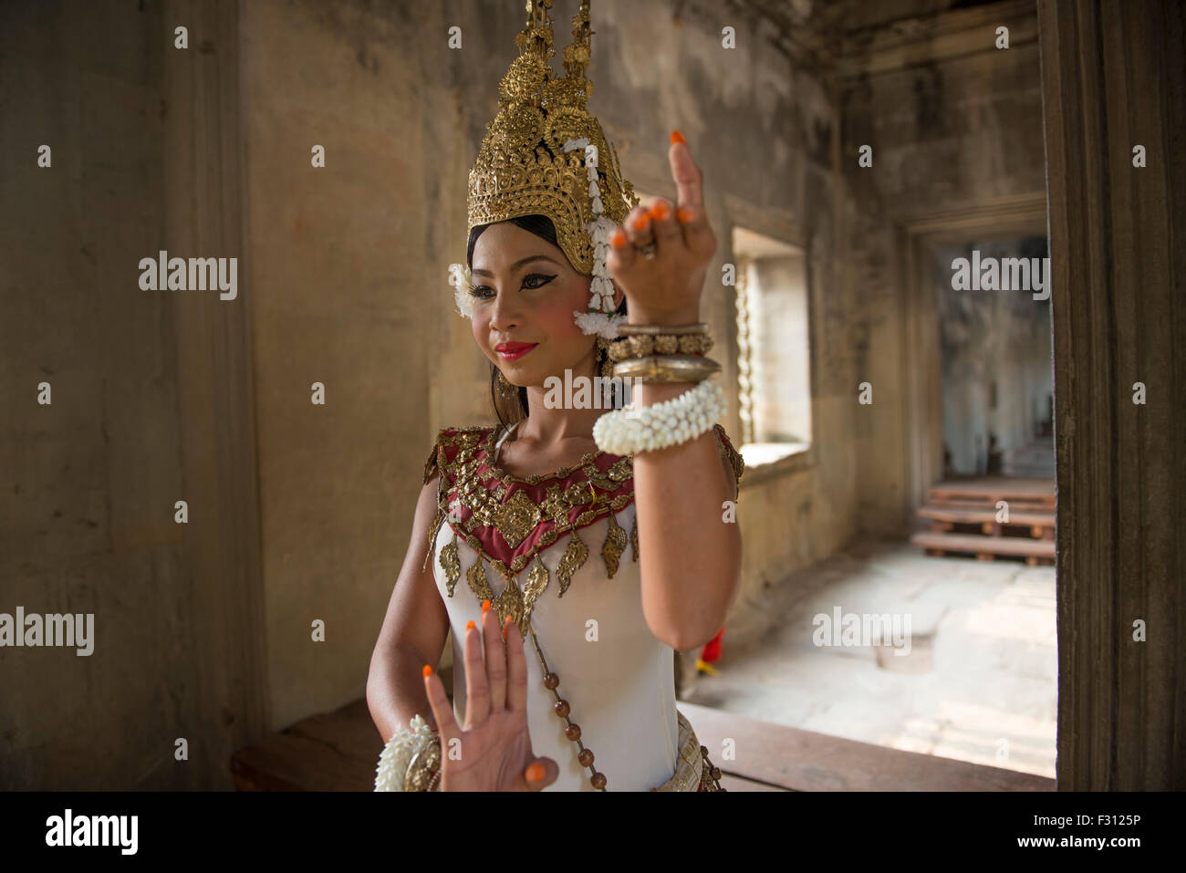 Apsara dancer at the temples of Angkor Wat, Cambodia, Siem Reap Stock ...