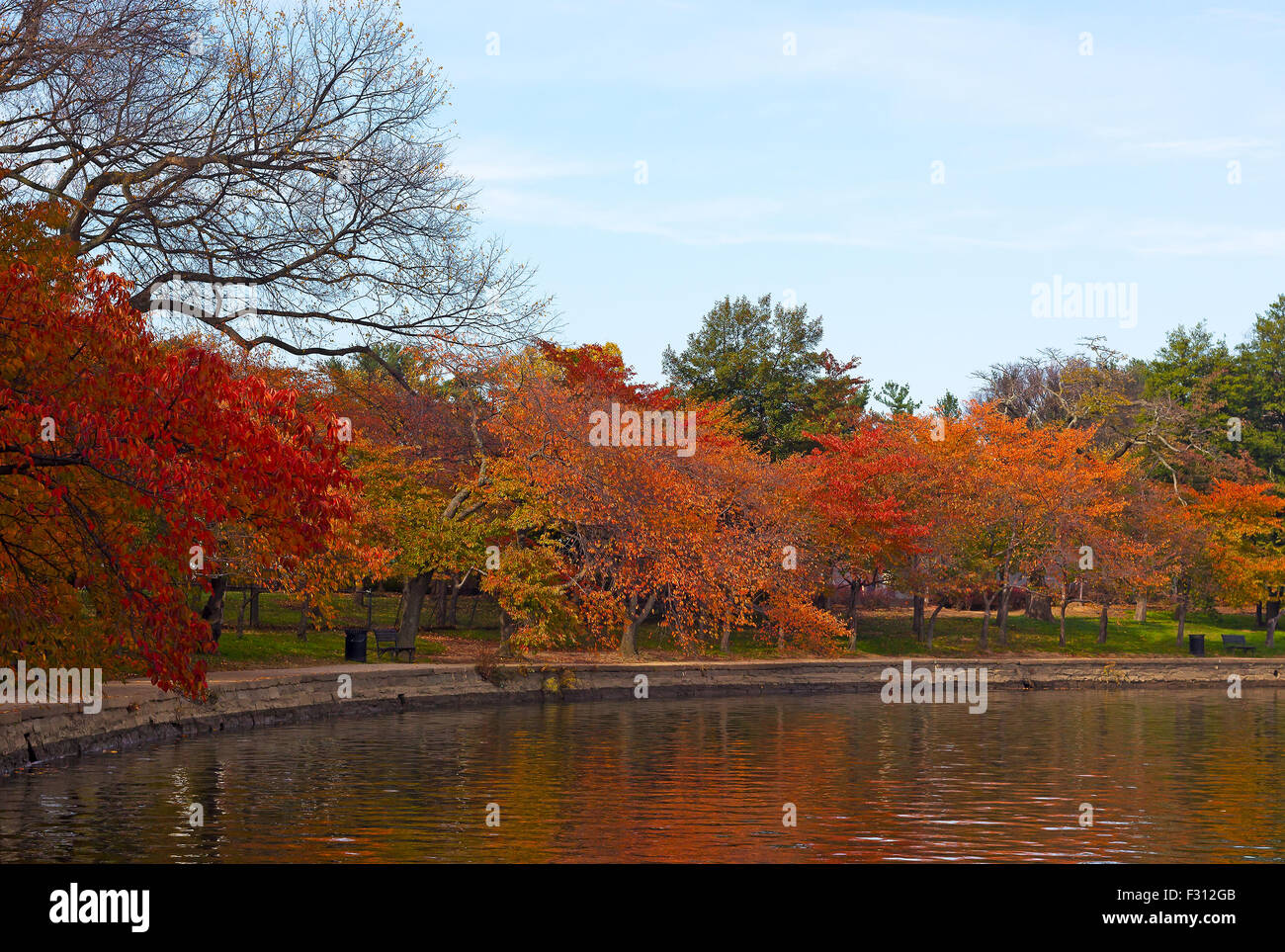 Autumn colors around Tidal Basin in US Capital Stock Photo - Alamy