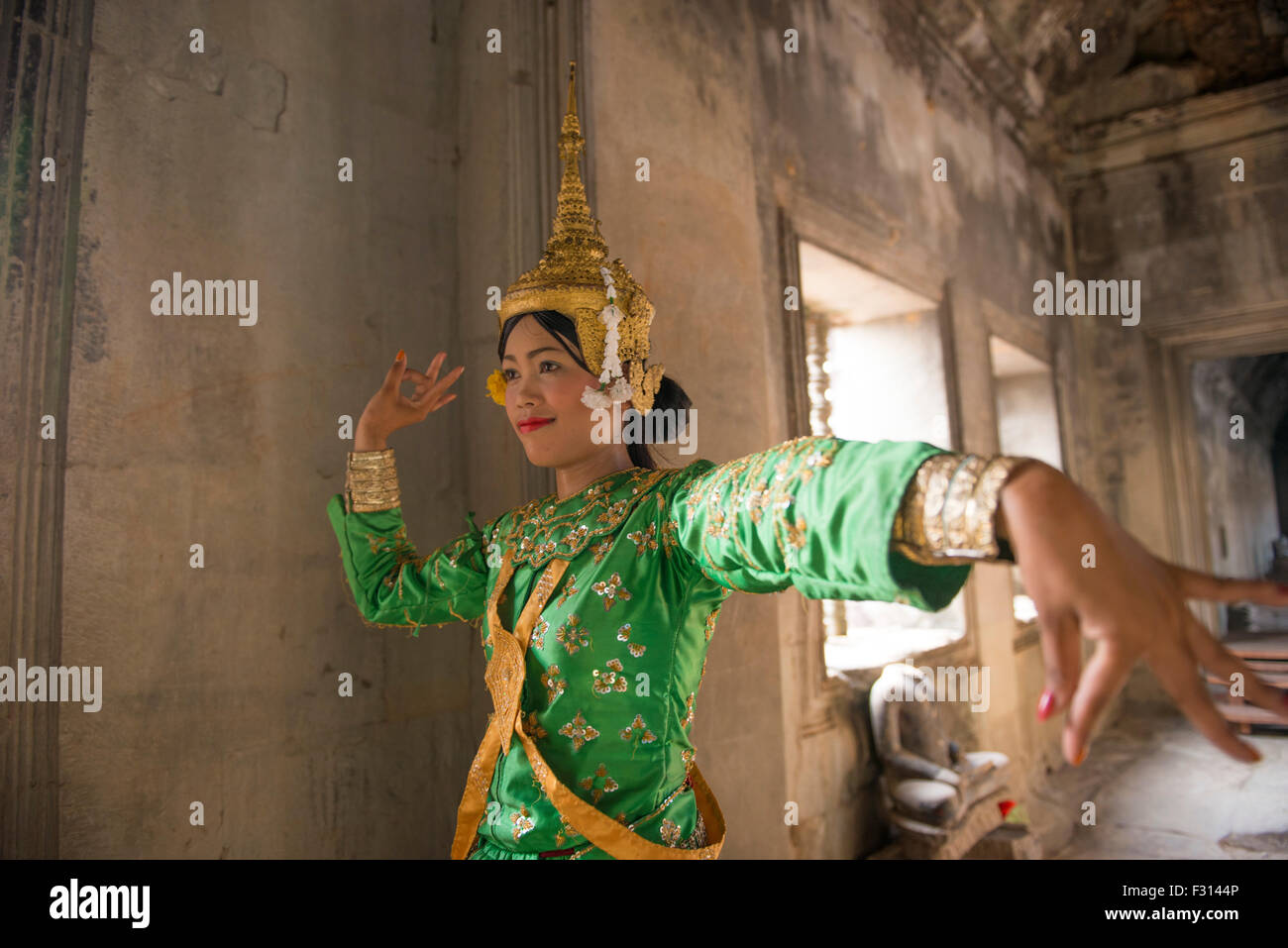 Apsara dancer at the temples of Angkor Wat, Cambodia, Siem Reap Stock ...