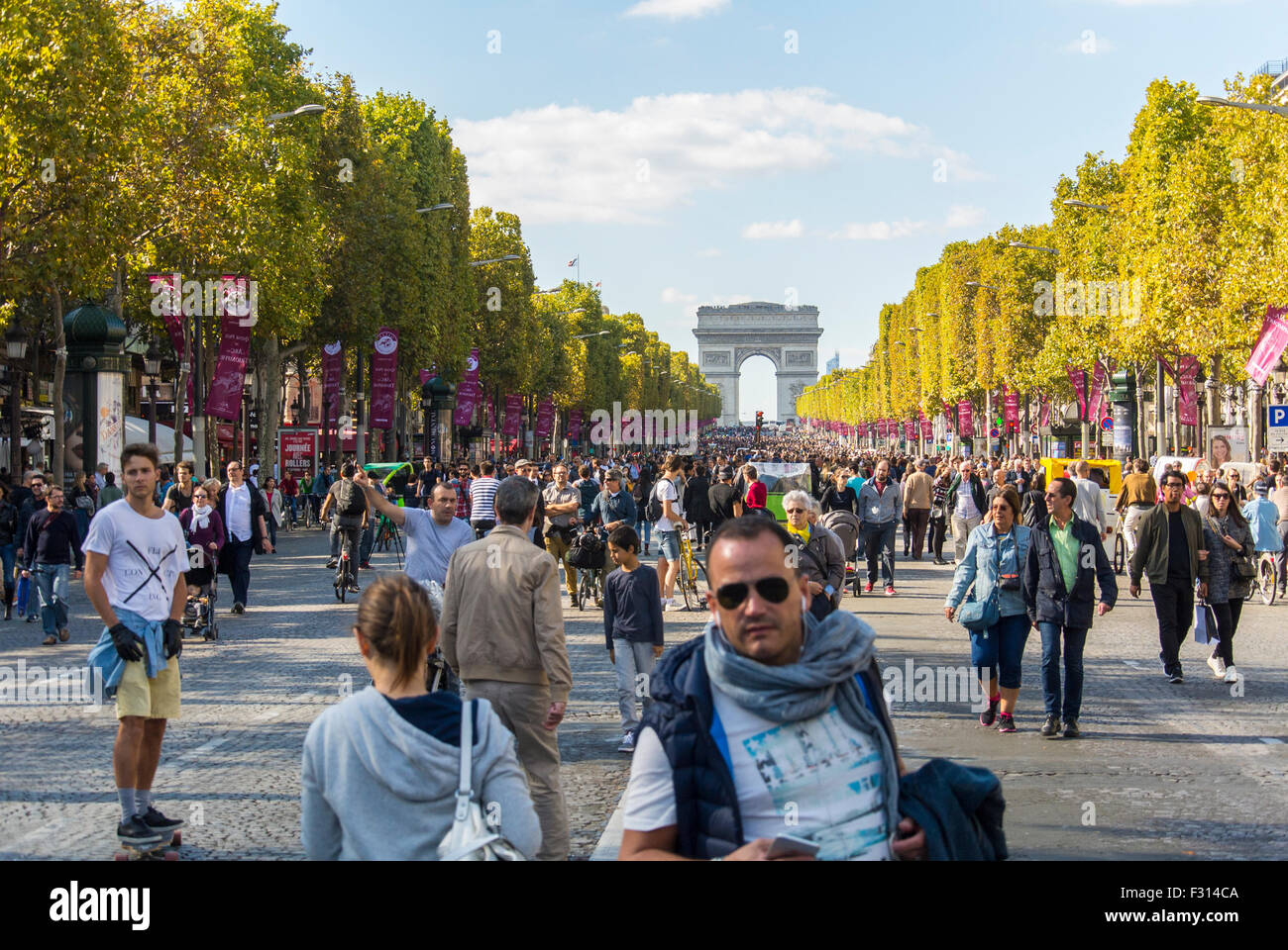 Sustainable travel demonstration hi-res stock photography and images ...