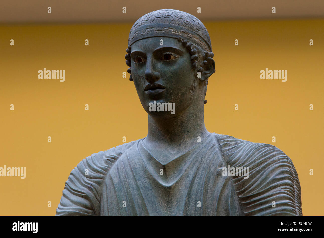 Delphi statues hi-res stock photography and images - Alamy