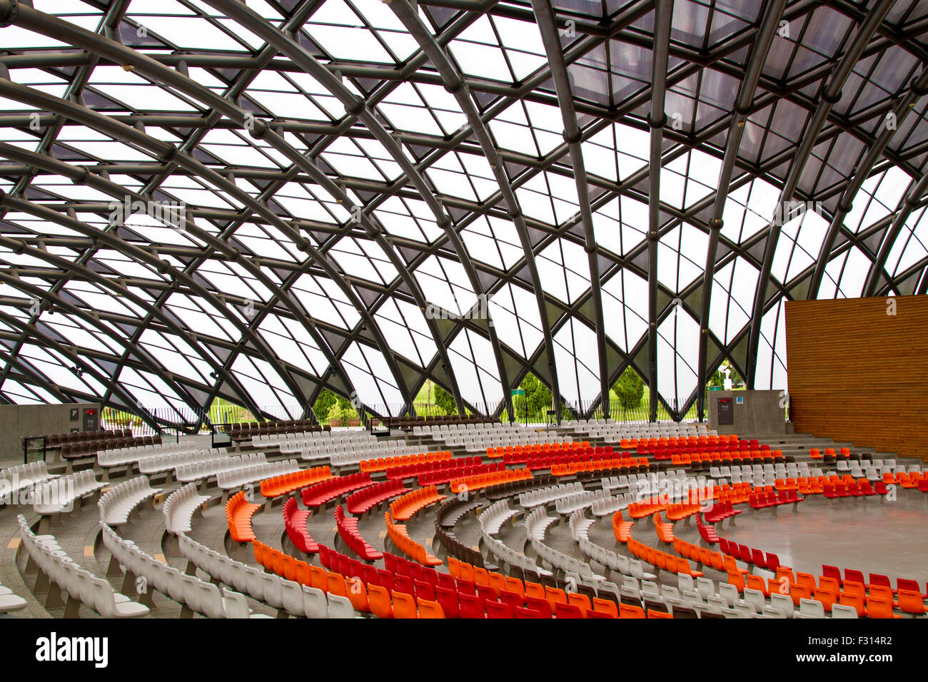 Expo hall hi-res stock photography and images - Alamy