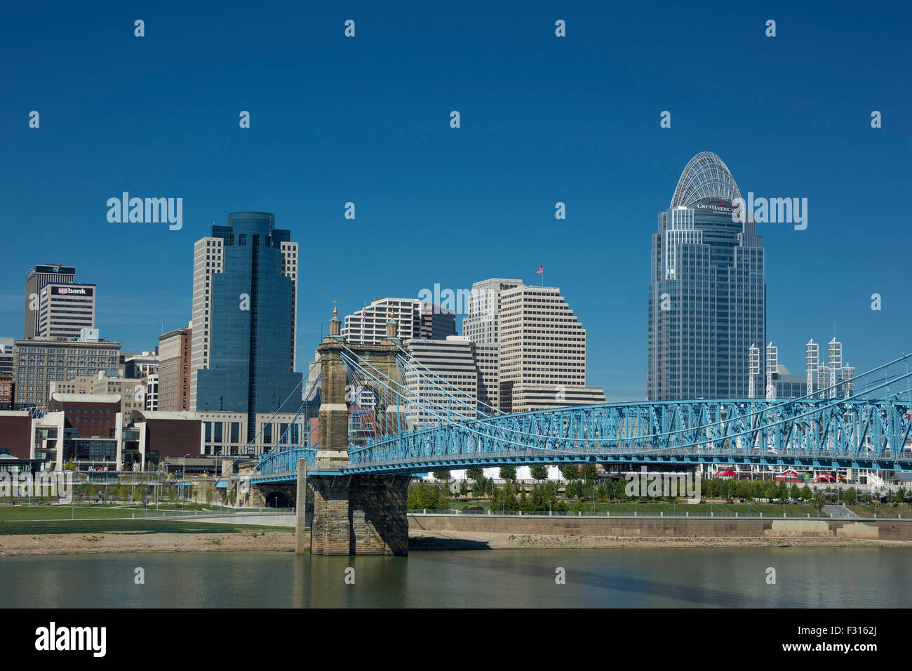 ROEBLING SUSPENSION BRIDGE OHIO RIVER DOWNTOWN SKYLINE CINCINNATI OHIO ...