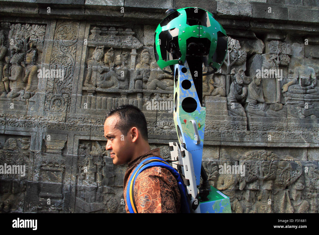 Sept. 27, 2015 - Eko Pramono, an operator holding a camera Street View ...