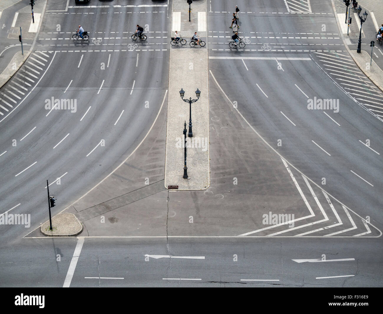 Berlin Traffic Crossing High Resolution Stock Photography and Images ...