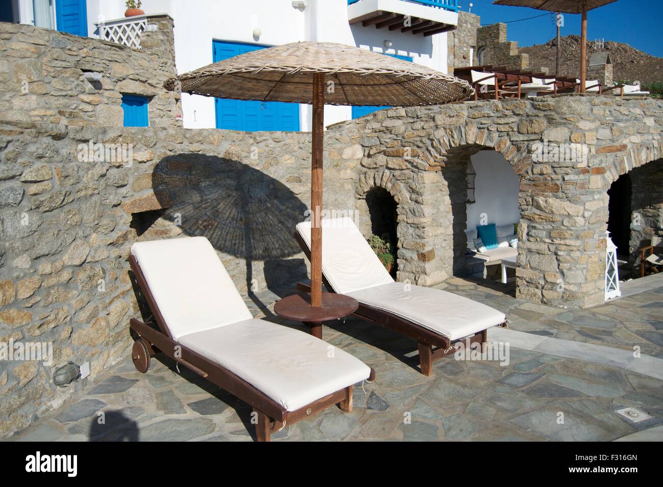 Sea facing hi-res stock photography and images - Alamy