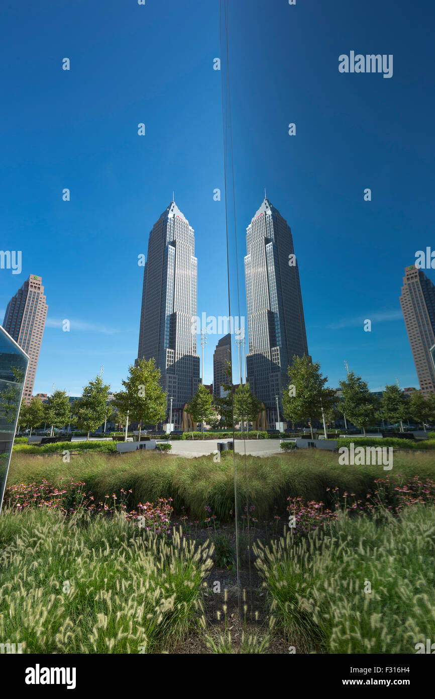 Cesar pelli buildings hi-res stock photography and images - Alamy