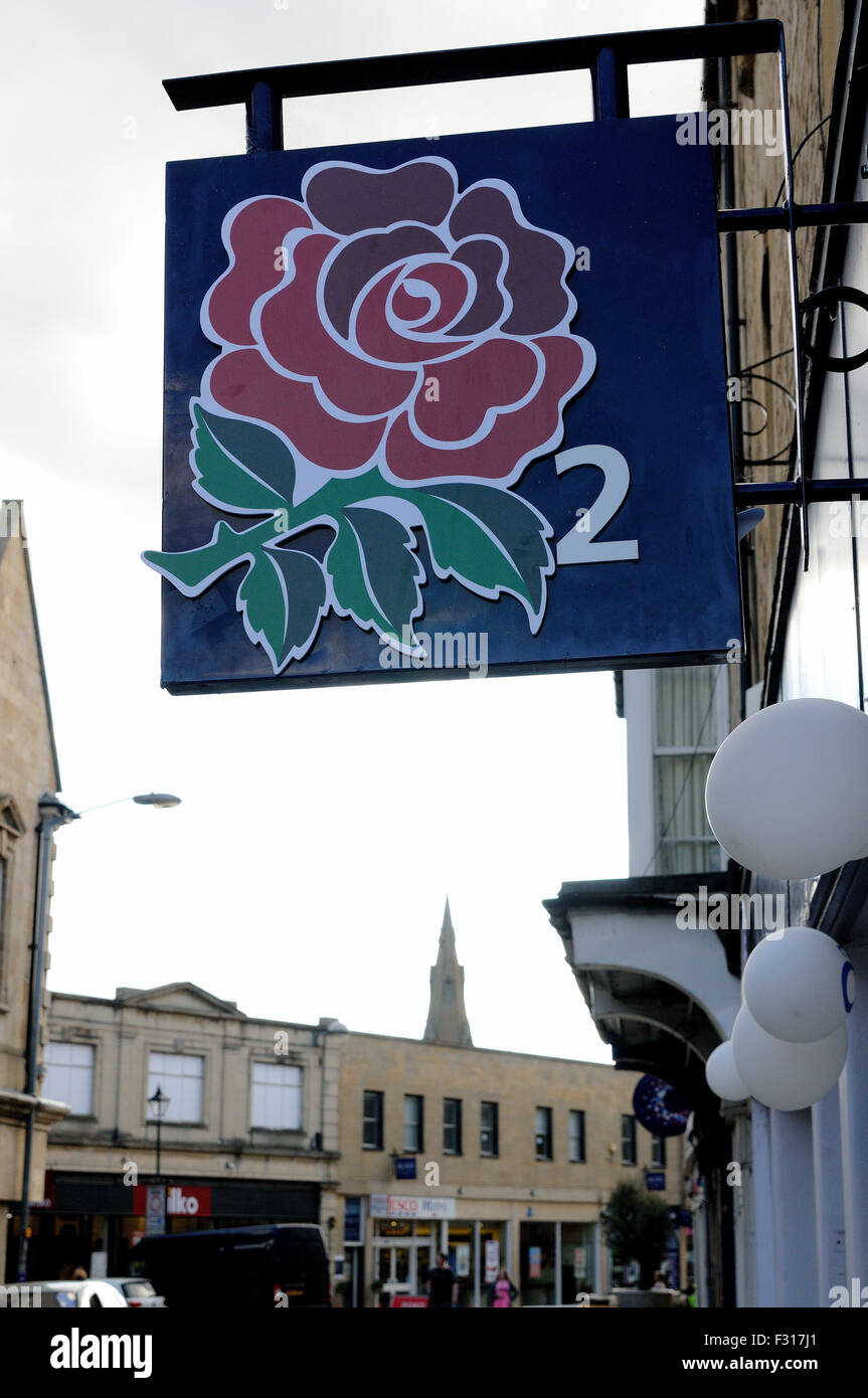 Stamford, UK. The sign of the O2 shop in Stamford, Lincolnshire changed ...