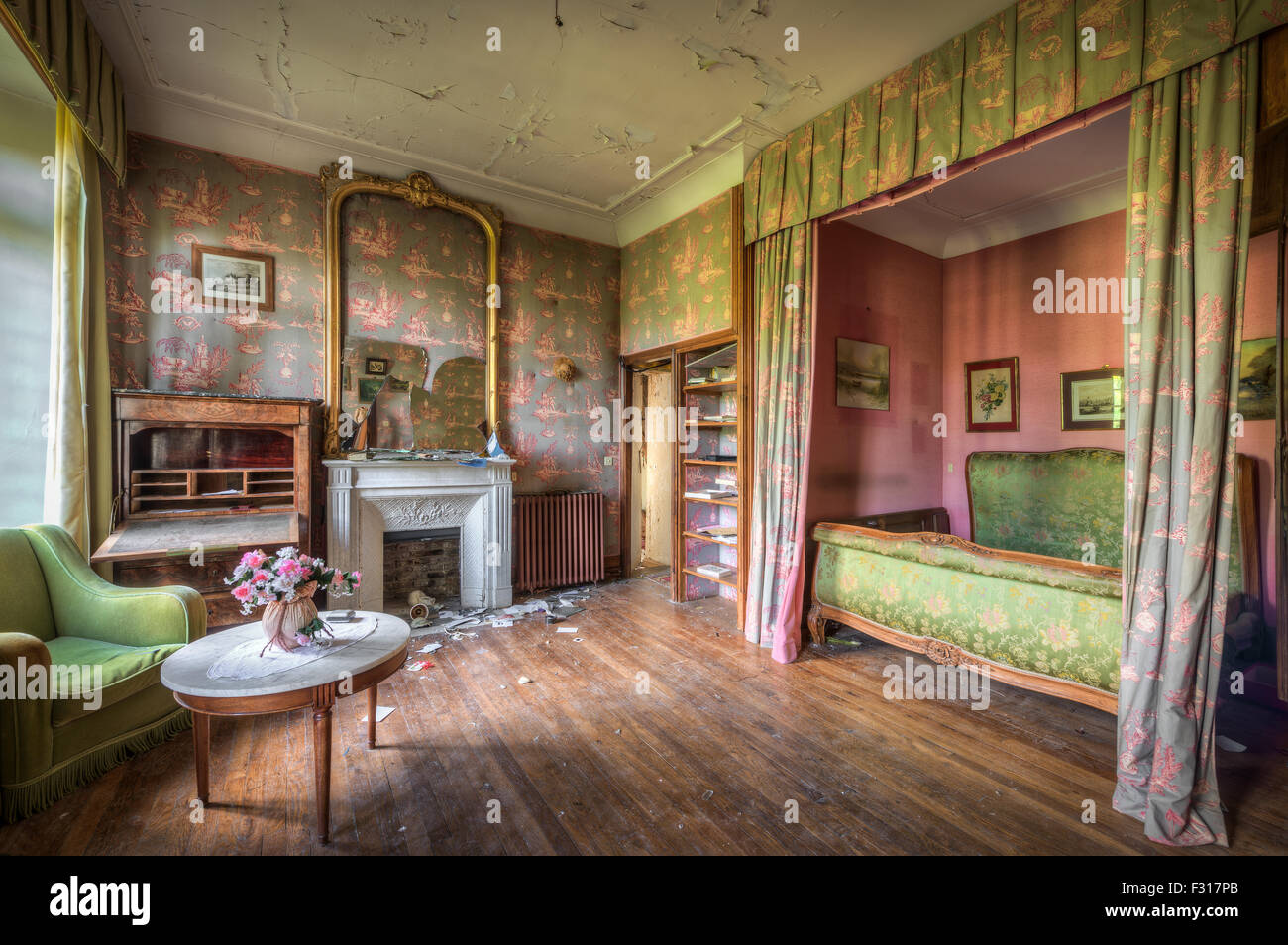 Abandoned House Old Furniture Stock Photos & Abandoned House Old ...