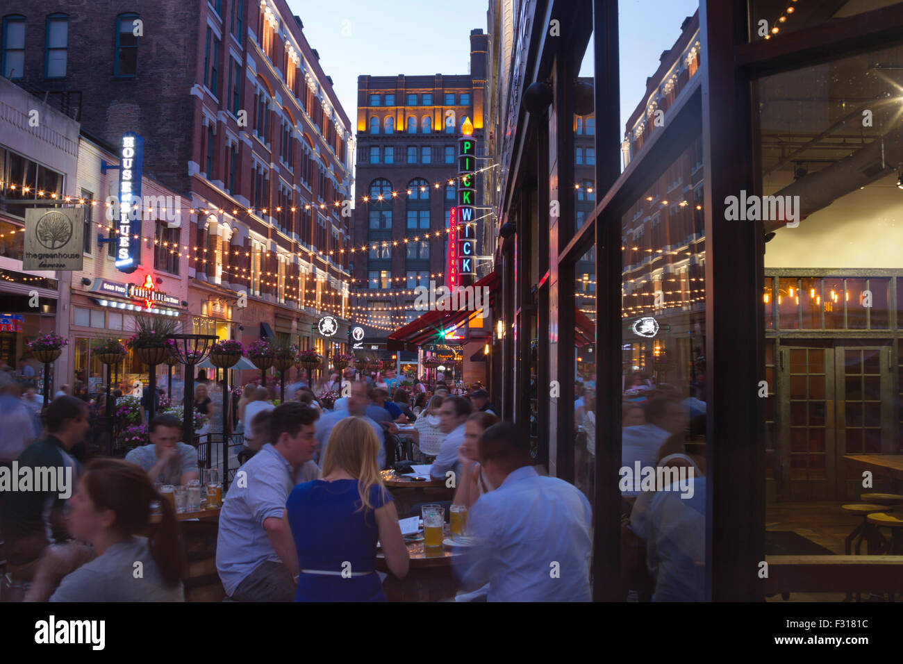 Cleveland outdoor cafes hi-res stock photography and images - Alamy