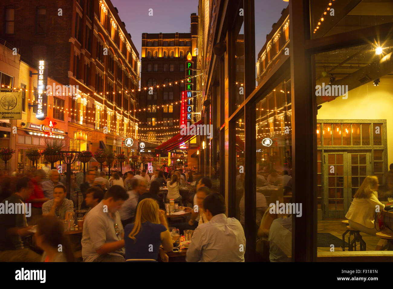 Cleveland outdoor cafes hi-res stock photography and images - Alamy