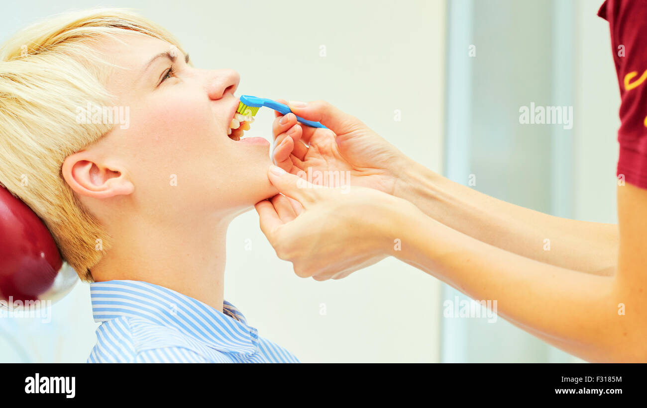 the correct use of a tooth brush for perfect oral hygiene Stock Photo ...