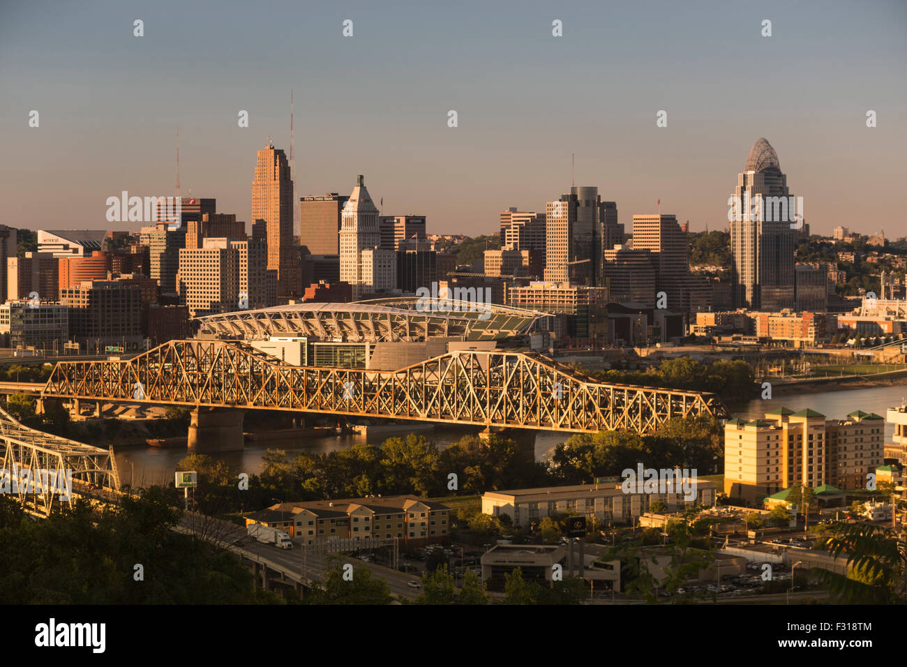 OHIO RIVER BRIDGES DOWNTOWN CINCINNATI OHIO SKYLINE FROM COVINGTON ...
