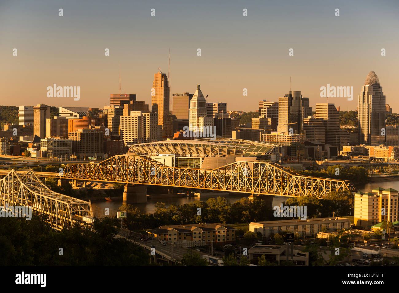 OHIO RIVER BRIDGES DOWNTOWN CINCINNATI OHIO SKYLINE FROM COVINGTON ...