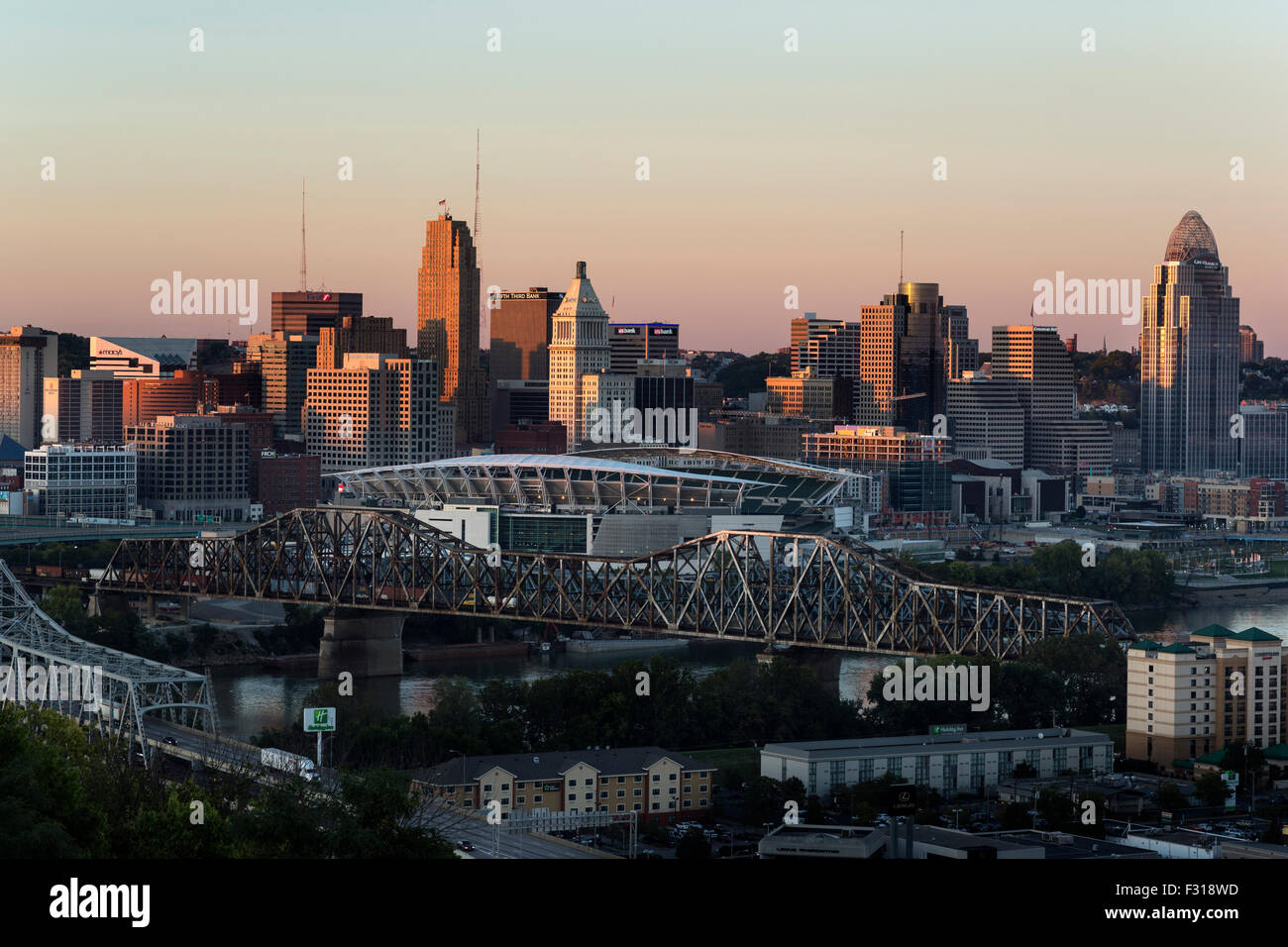OHIO RIVER BRIDGES DOWNTOWN CINCINNATI OHIO SKYLINE FROM COVINGTON ...