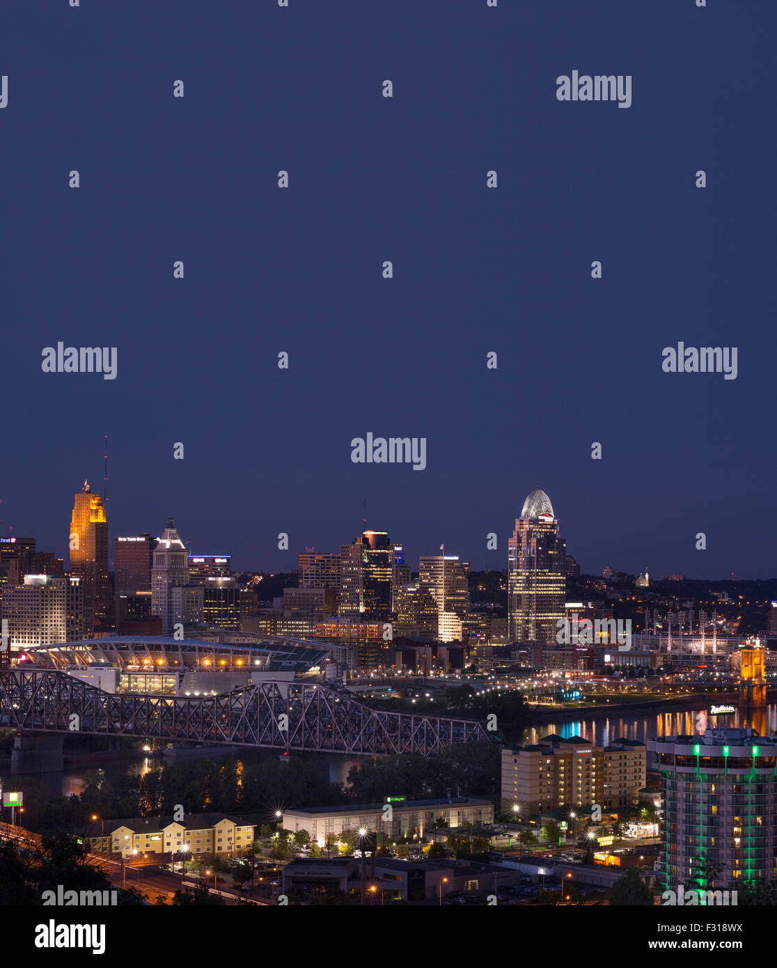 Cincinnati skyline hi-res stock photography and images - Alamy