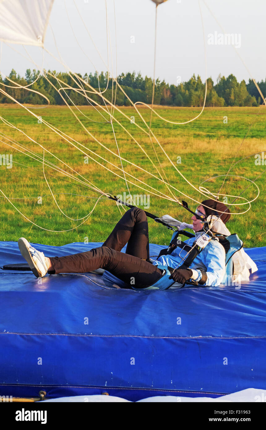 Female parachute jumper landing hi-res stock photography and images - Alamy