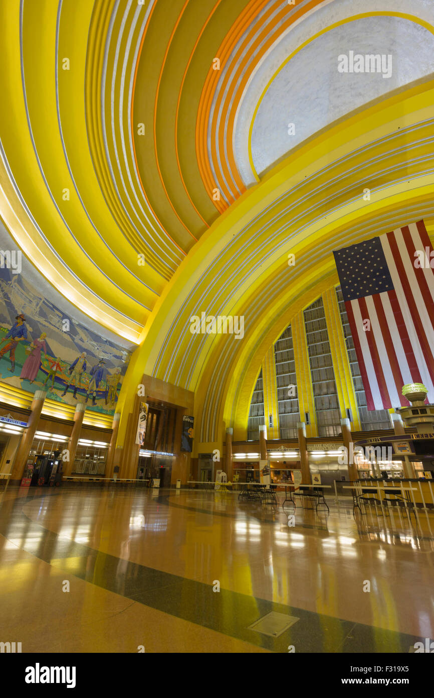 Cincinnati, union terminal, interior hi-res stock photography and ...