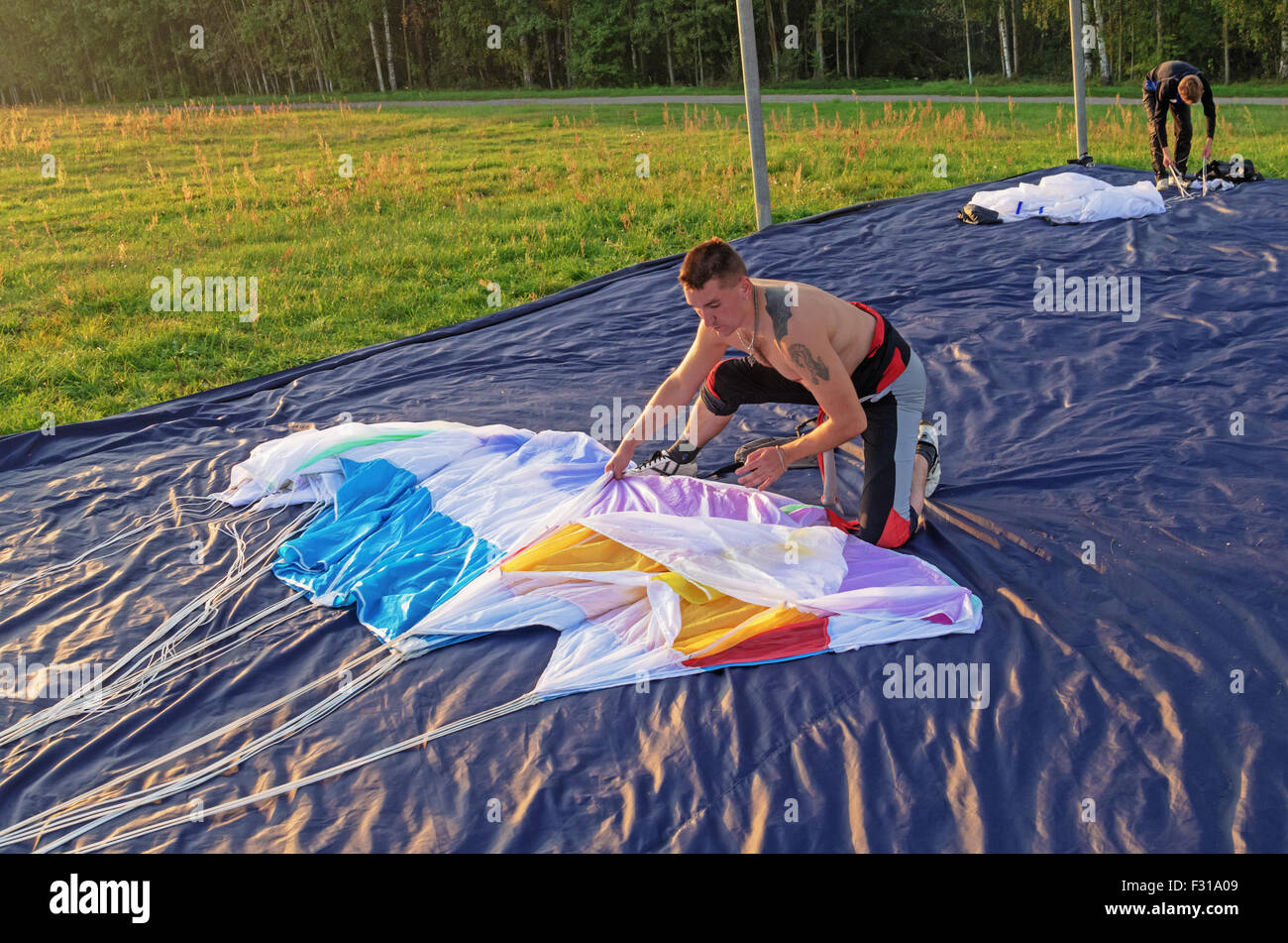 Parachutists - 2014. Packing of parachutes Stock Photo - Alamy