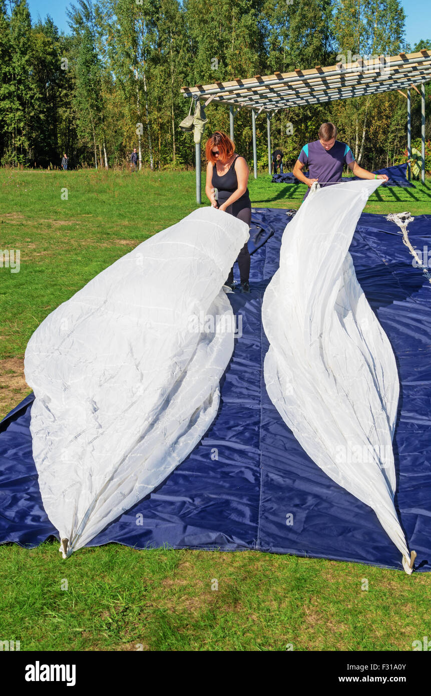 Parachutists - 2014. Packing of parachutes Stock Photo - Alamy
