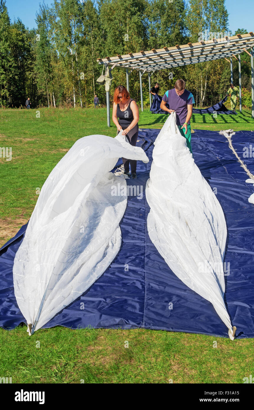 Parachutists - 2014. Packing of parachutes Stock Photo - Alamy