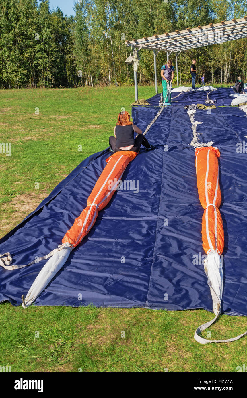 Parachutists - 2014. Packing of parachutes Stock Photo - Alamy