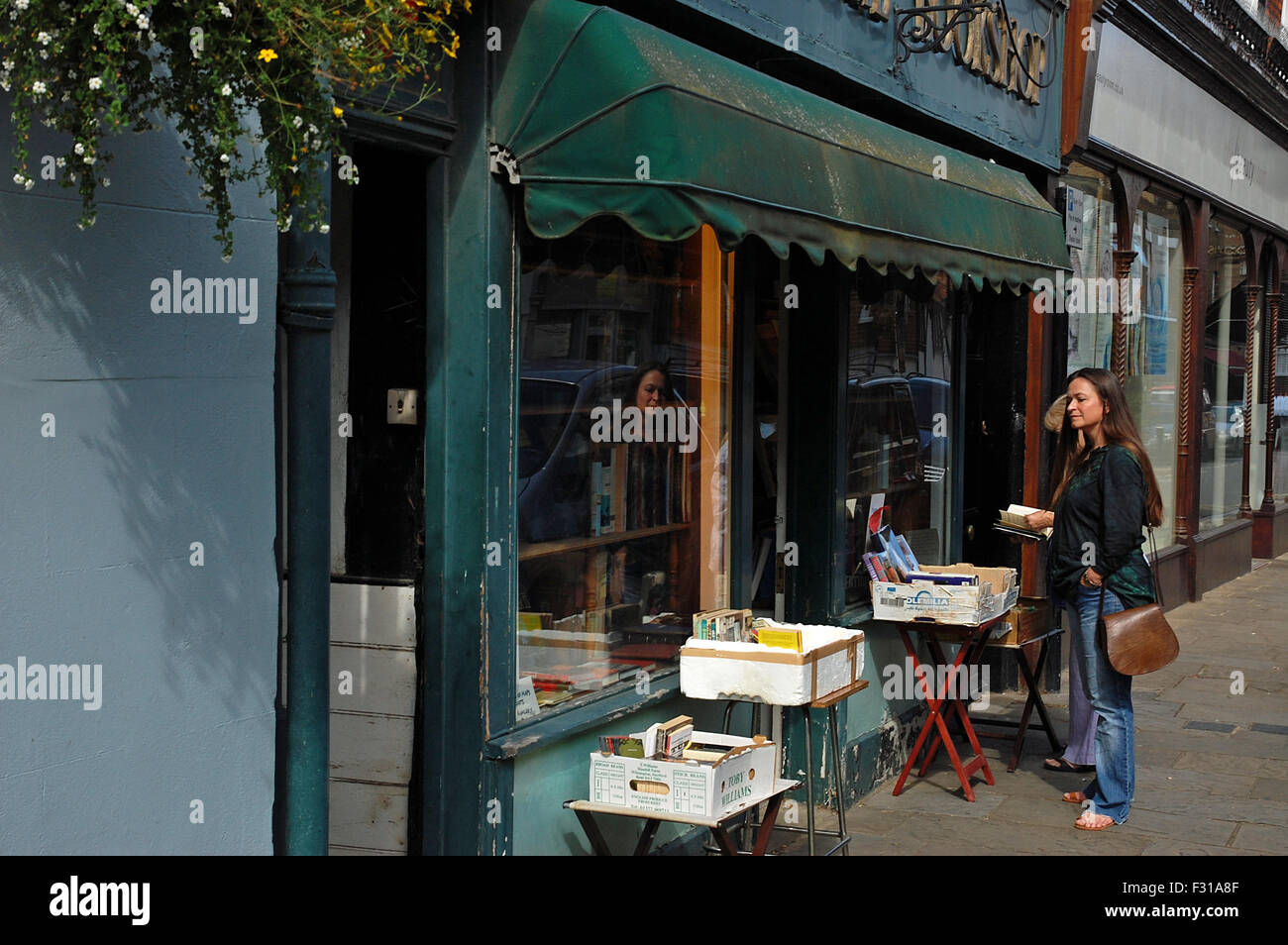 Reading high street hi-res stock photography and images - Alamy