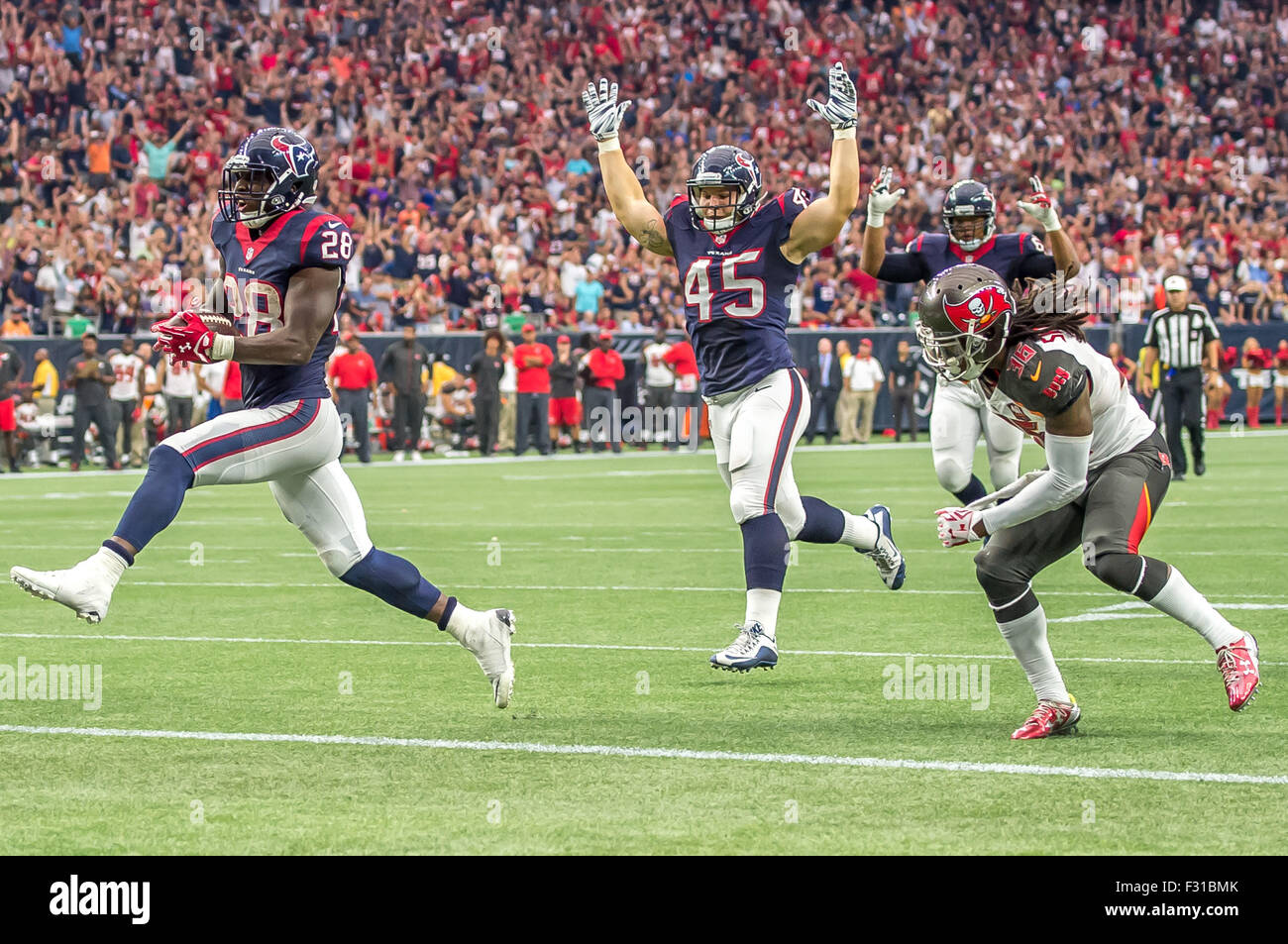 Approval signals hi-res stock photography and images - Alamy