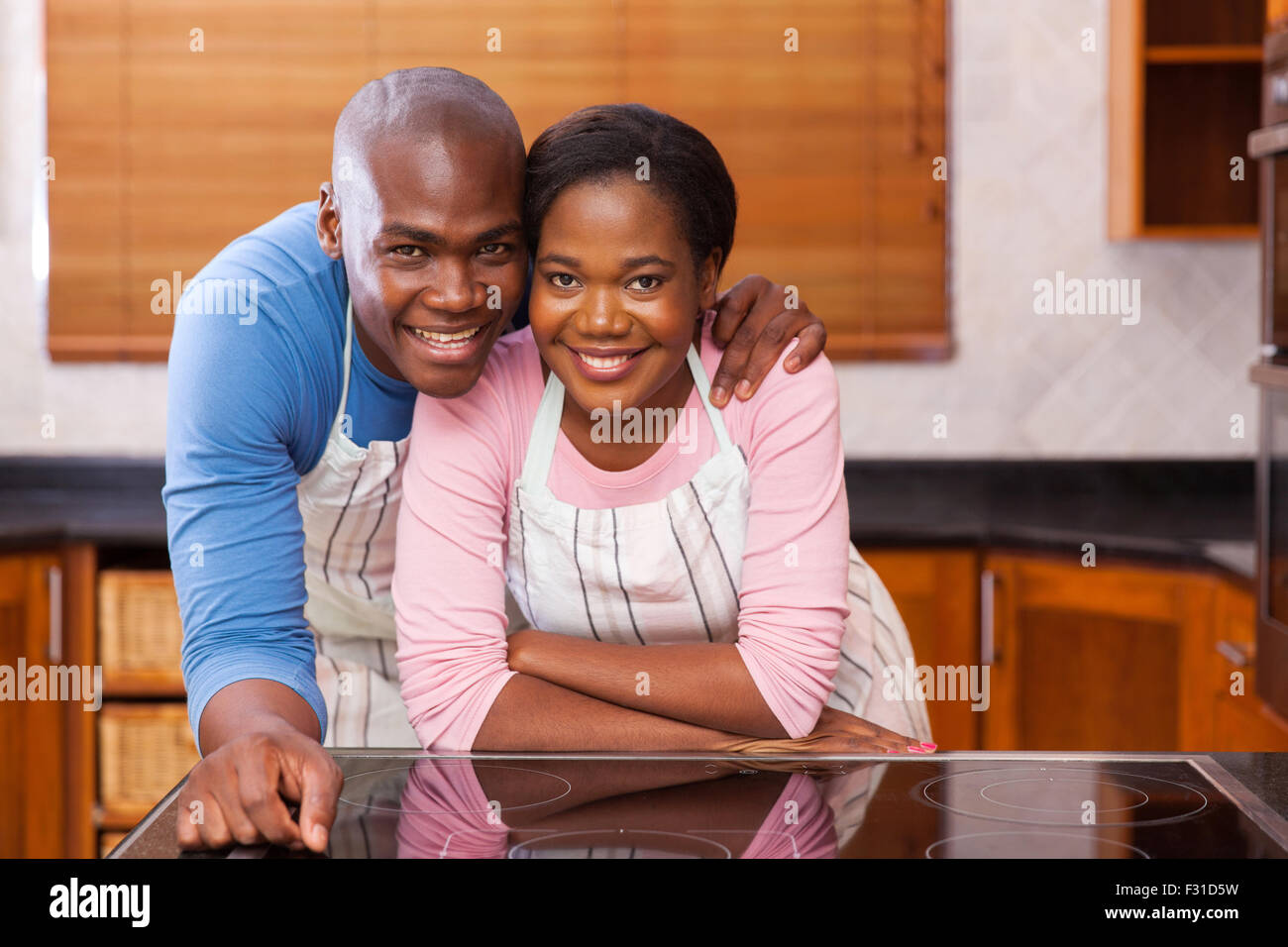 Man leaning against kitchen counter hi-res stock photography and images ...