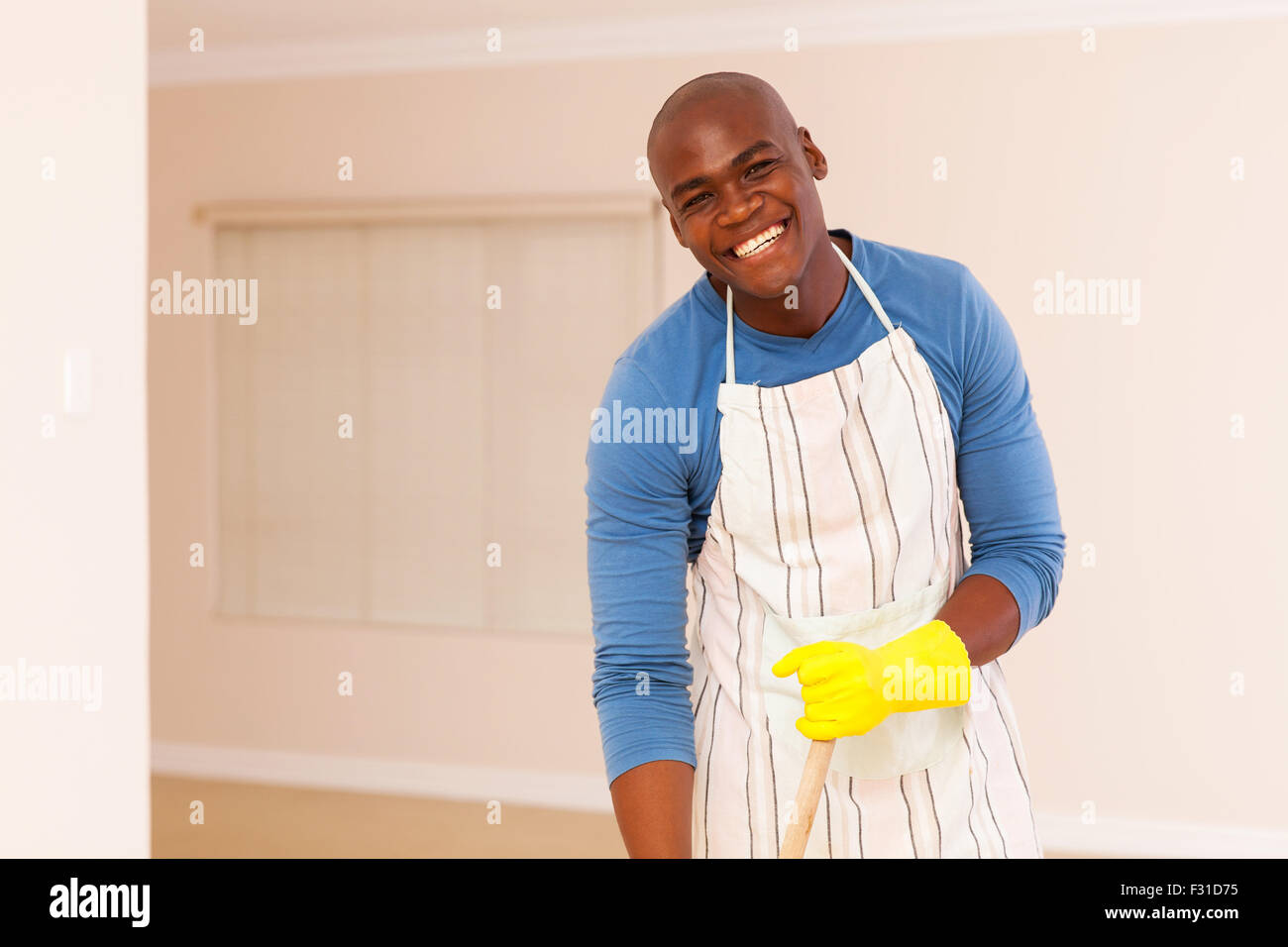 Man cleaning house black hi-res stock photography and images - Alamy