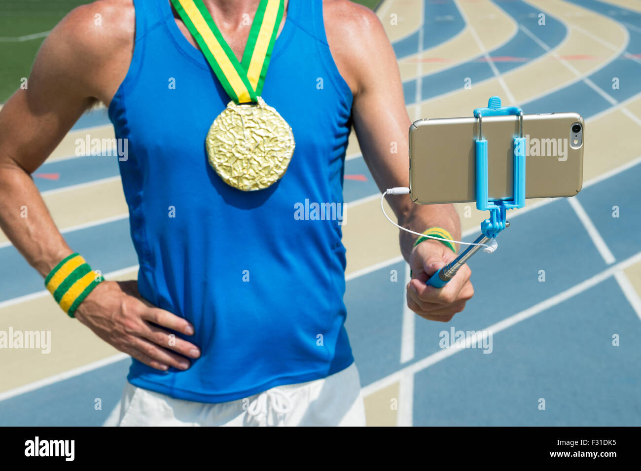 Gold medal athlete standing running hi-res stock photography and images ...