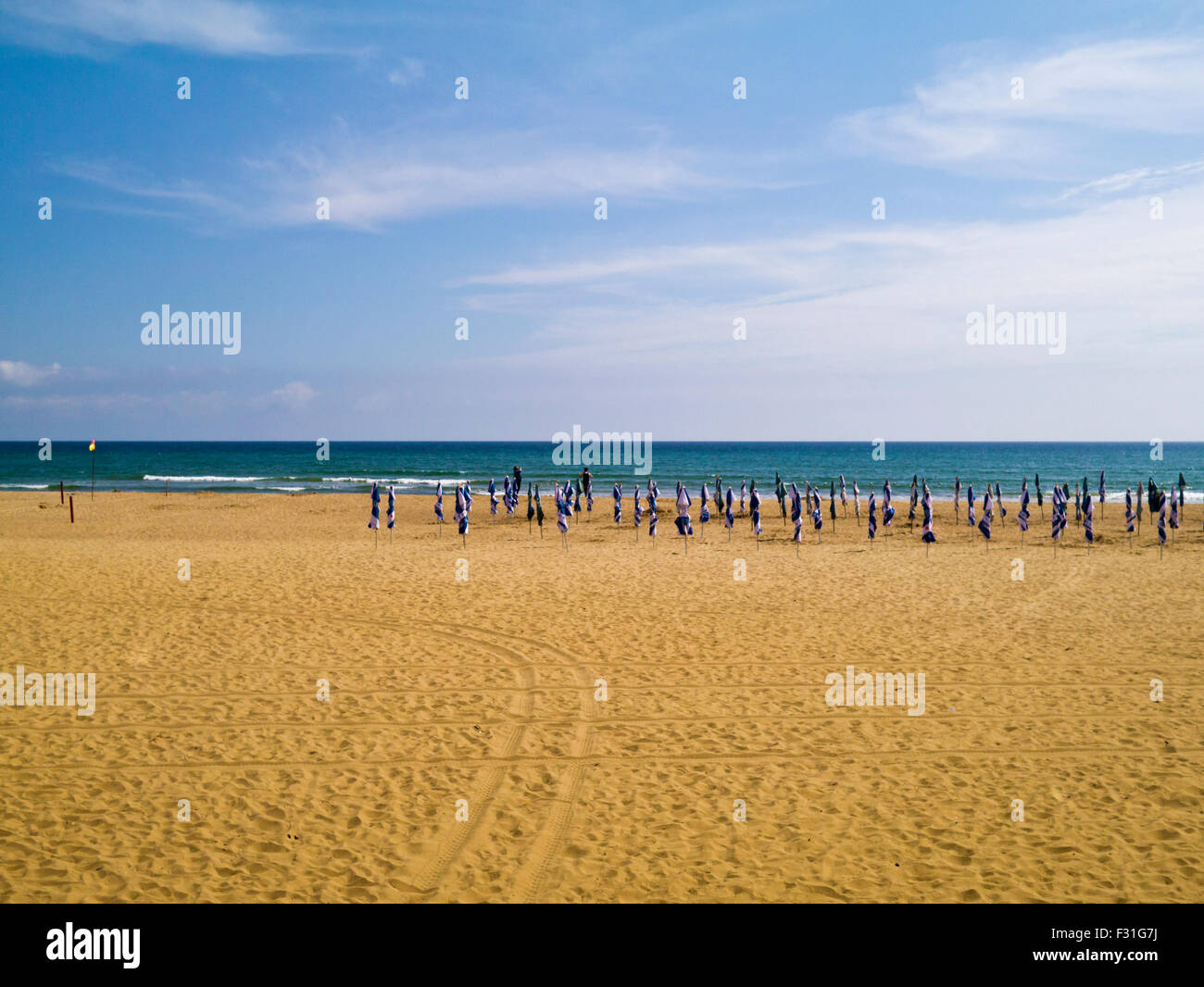 Empty beach shot hi-res stock photography and images - Alamy