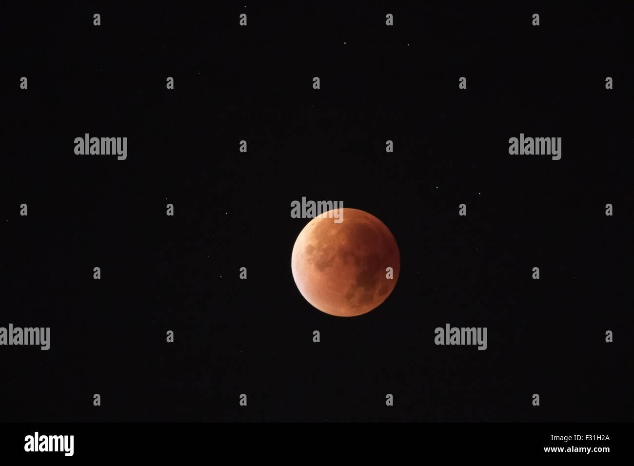 Total lunar eclipse 2015 hi-res stock photography and images - Alamy