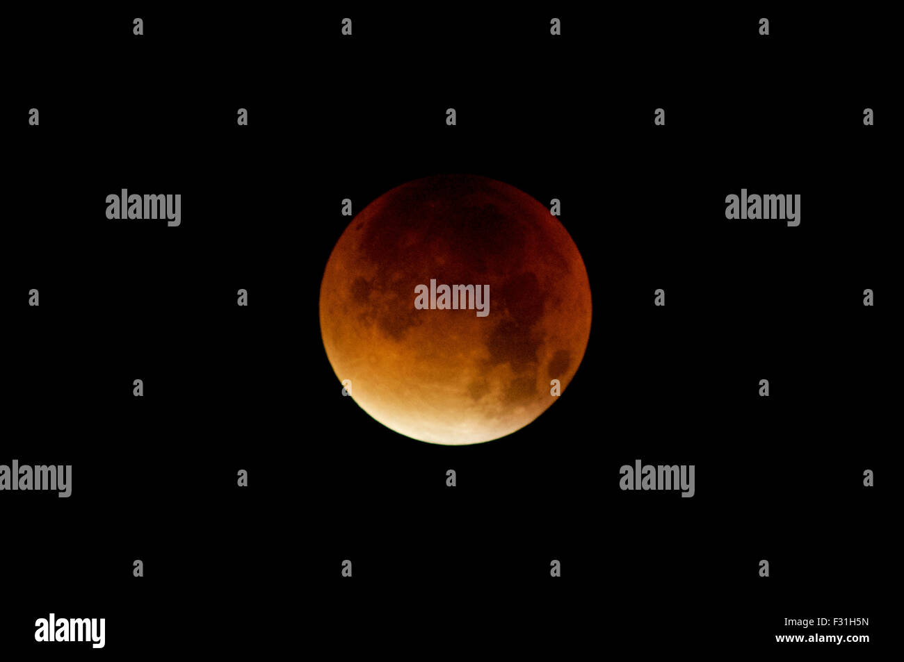 Wickford, Essex, UK. 28th September 2015. A view of the Supermoon ...