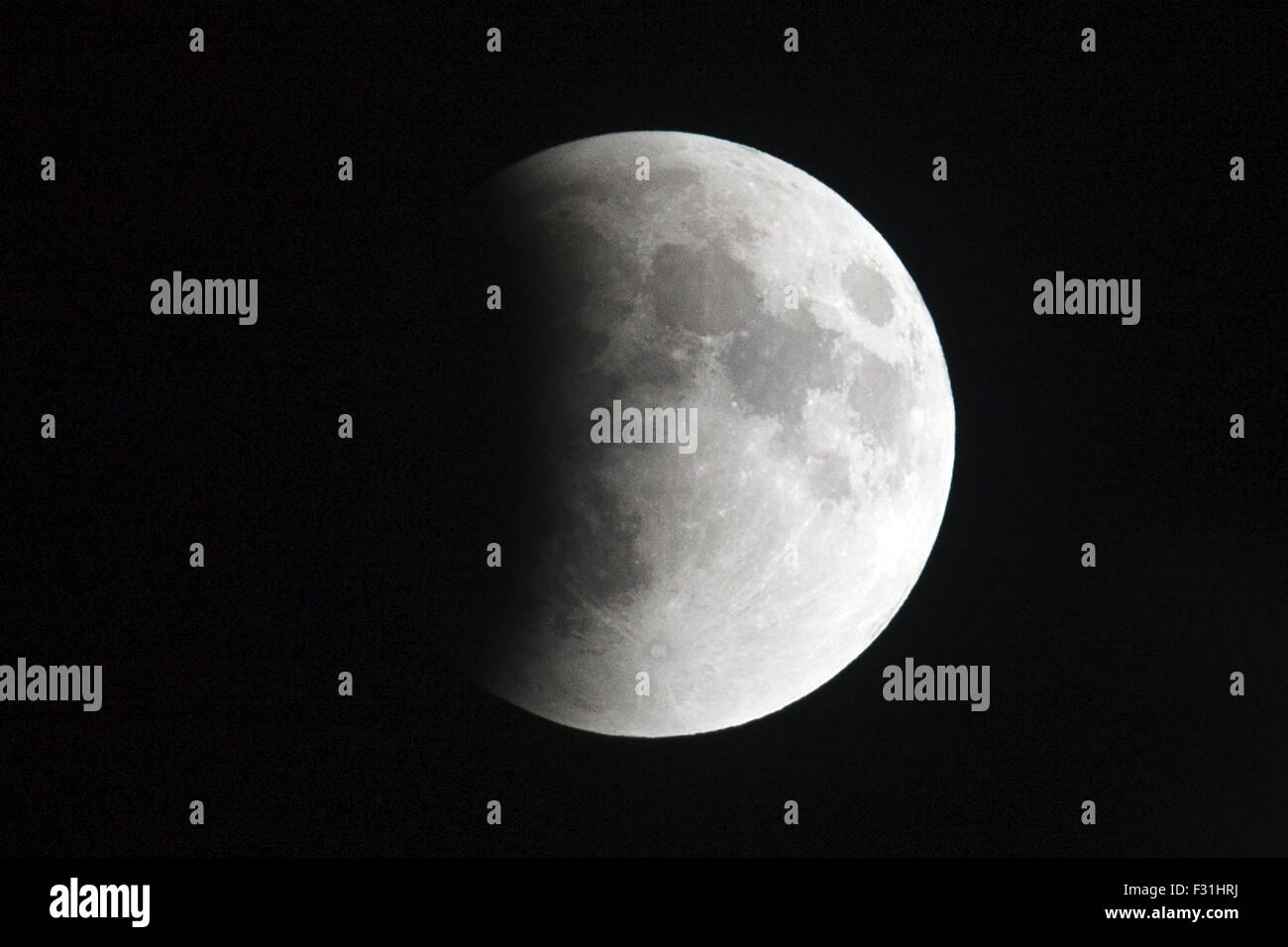 New York, USA. 27th Sep, 2015. Earth's shadow begins to obscure the ...