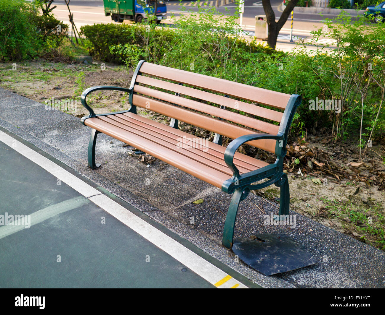 wooden park bench at a park Stock Photo - Alamy