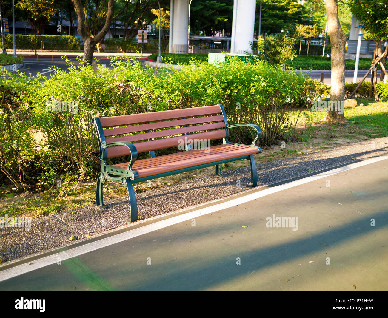 wooden park bench at a park Stock Photo - Alamy