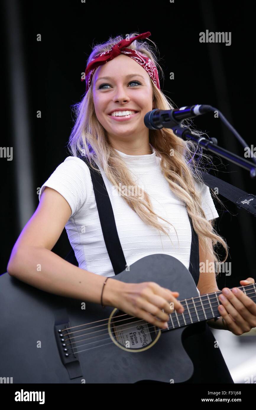 Las Vegas, NV, USA. 27th Sep, 2015. Jill Tirinnanzi of Jill and Julia ...