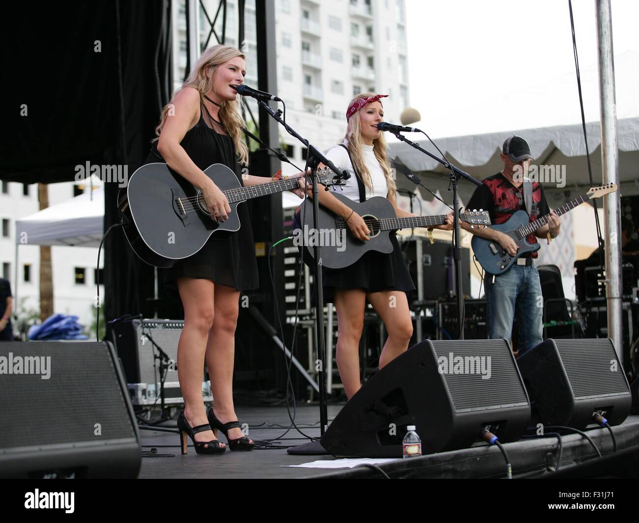 Las Vegas, NV, USA. 27th Sep, 2015. Julia Tirinnanzi, Jill Tirinnanzi ...