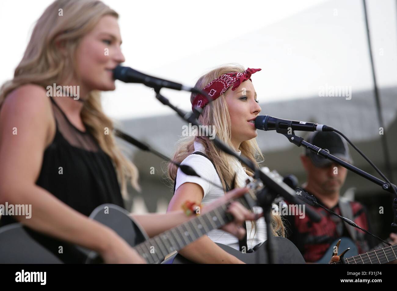 Las Vegas, NV, USA. 27th Sep, 2015. Julia Tirinnanzi, Jill Tirinnanzi ...