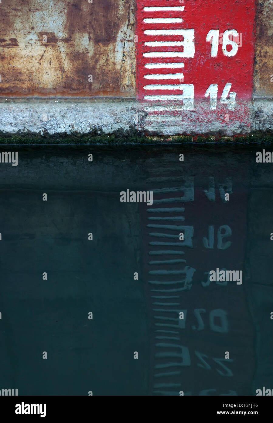 Water level indicator hi-res stock photography and images - Alamy