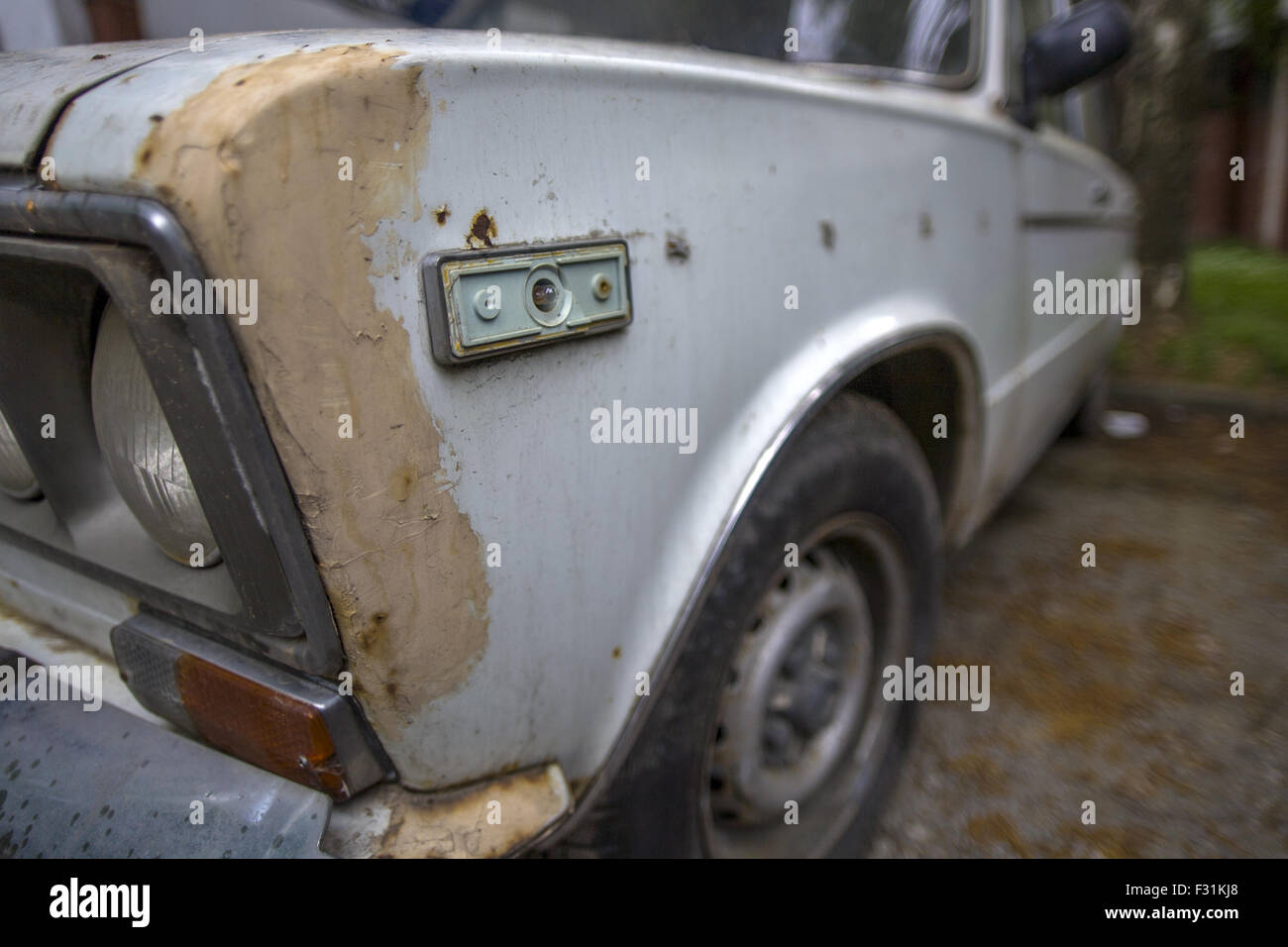 Old dirty car hi-res stock photography and images - Alamy
