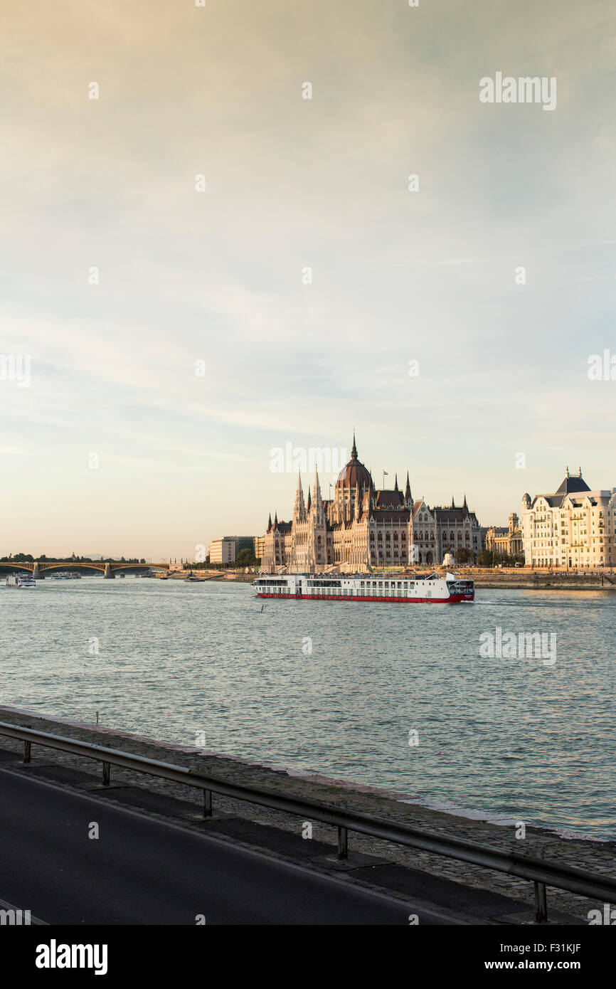 Danube riverfront hi-res stock photography and images - Alamy