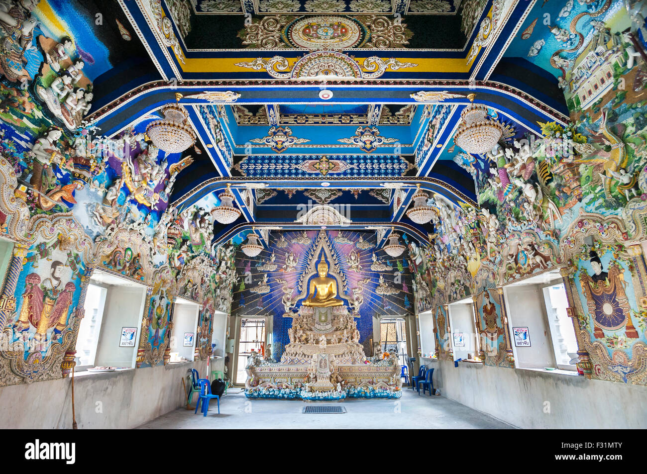 Ornate temple interior at Wat Pariwat, Bangkok Stock Photo - Alamy